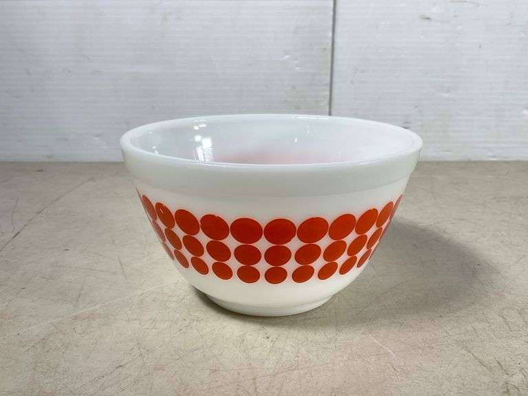 Pyrex 1.5pt Milk Glass Bowl with Orange Dot Pattern from George ...