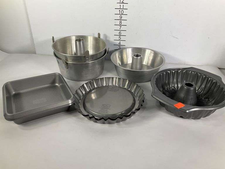 Baking Pans by Ekco, Wilton, and Made By Design - Hash Auctions