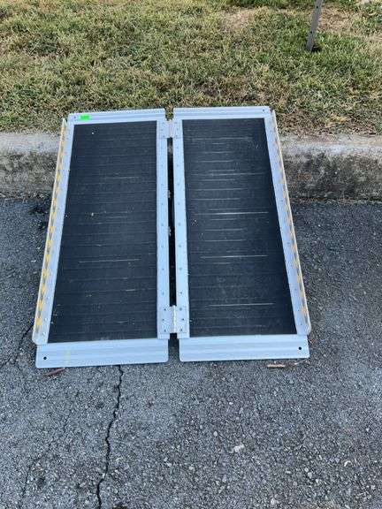 Bi-fold handicap ramp - Hash Auctions