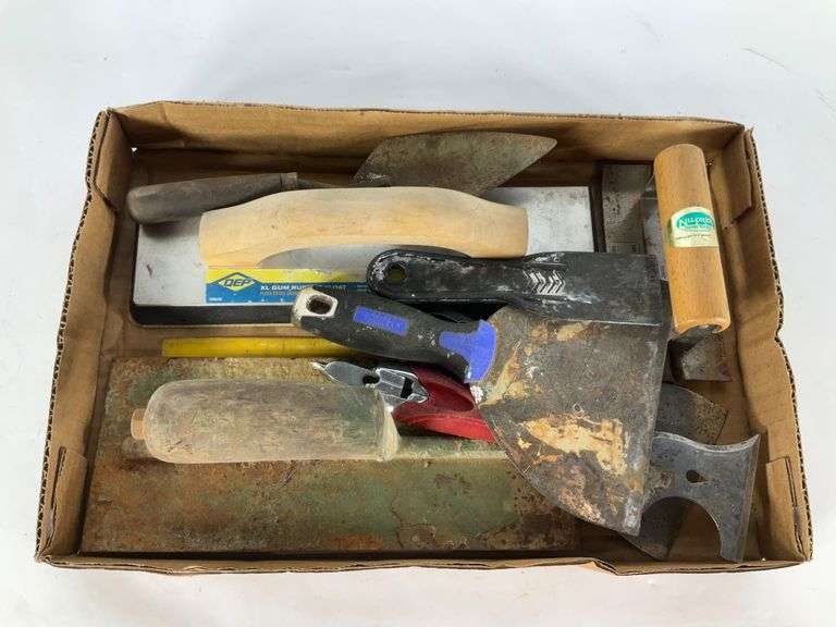 Hand Tools Including Trowels, Scraper, and Cement Groover - Hash Auctions