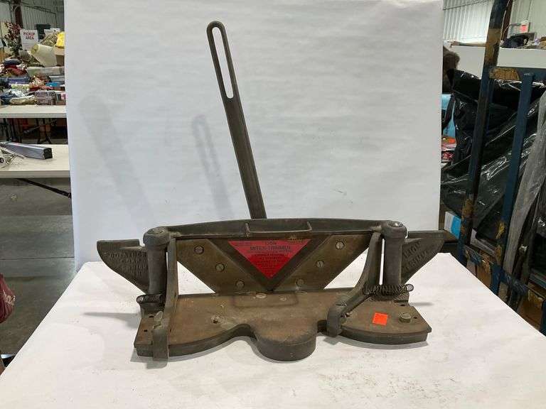 Lion Miter Trimmer by Pootatuck Corp., Model 302 - Hash Auctions