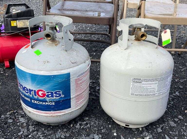 Empty Propane Tanks With Rusted Exterior - Hash Auctions