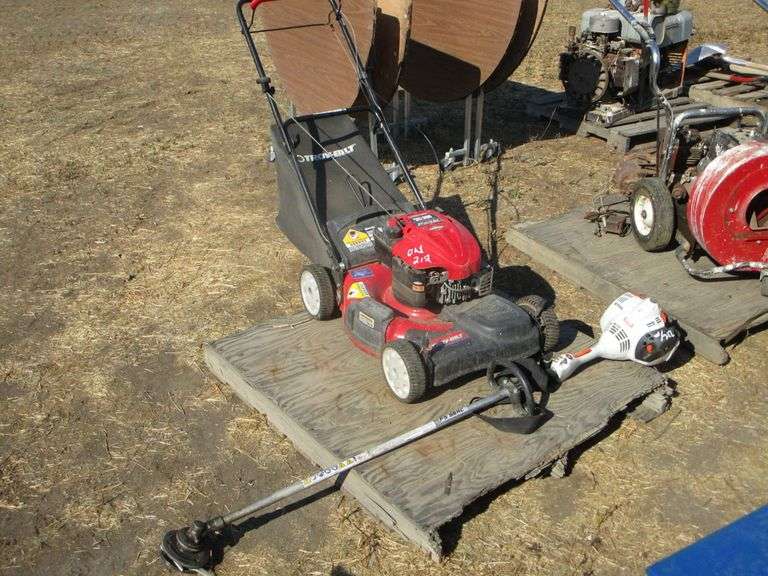 PALLET TORO LAWN MOWER, STIHL WEEDEATER - Heaverlo Northwest Auctions