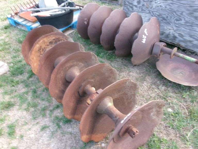 2 JD DISC GANG PARTS - Heaverlo Northwest Auctions