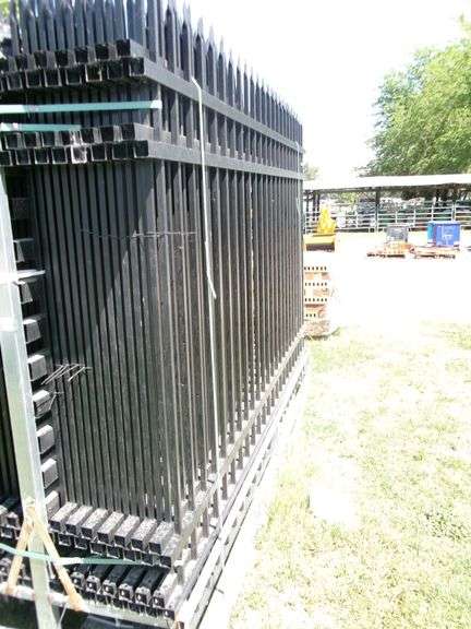 7X10 NEW PUBLIC SPACE FENCING - Heaverlo Northwest Auctions