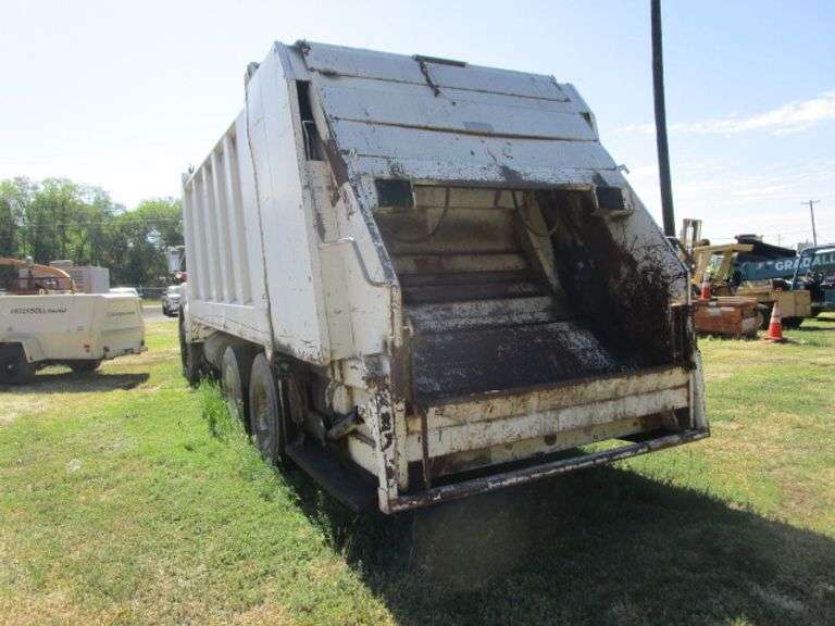 1977 FORD L8000 GARBAGE TRUCK - Heaverlo Northwest Auctions