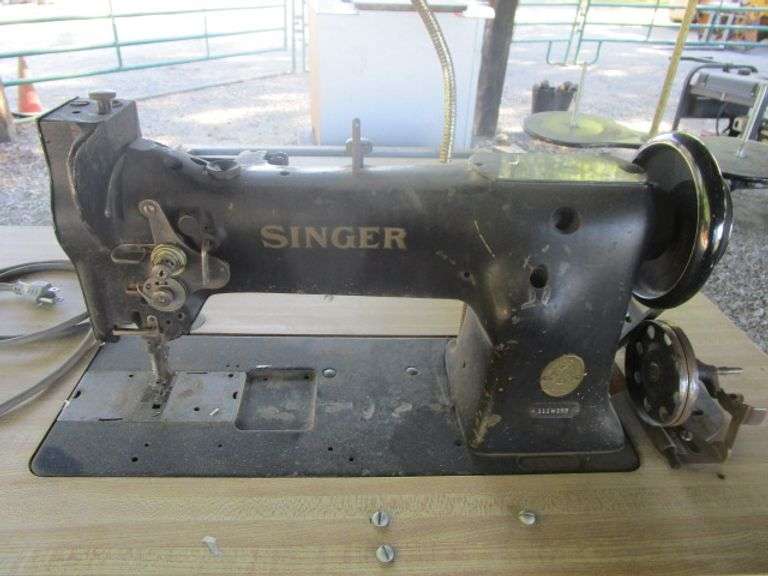 HEAVY DUTY SINGER UPHOLSTERY SEWING MACHINE - Heaverlo Northwest Auctions
