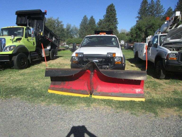2006 FORD F550 4x4, STELLAR HOOK TRUCK, W/Boss V-Plow, rear sanding ...