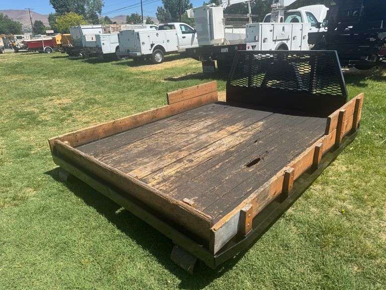 10 FT STELLAR FLATBED UNIT - Heaverlo Northwest Auctions