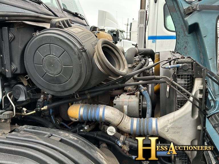 2001 FREIGHTLINER CENTURY CAB CHASSIS - Hess Auctioneers