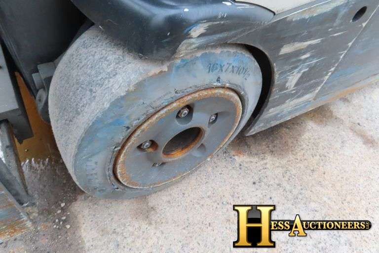 2016 CROWN RC5545-40 LIFT TRUCK - Hess Auctioneers