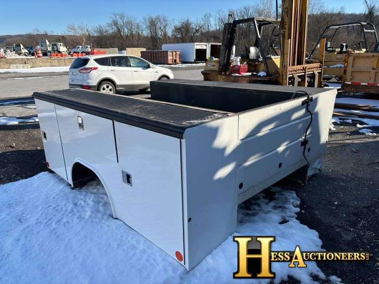 READING CLASSIC II UTILITY BODY - Hess Auctioneers