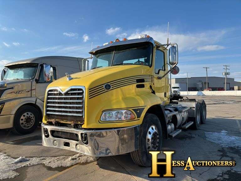 2011 MACK CXU613 T/A DAYCAB - Hess Auctioneers