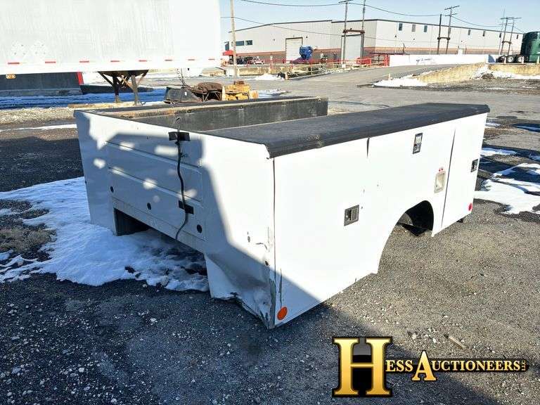 READING CLASSIC II UTILITY BODY - Hess Auctioneers