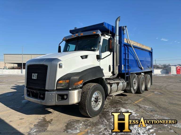 2013 CAT CT660L SBA 6 X 4 TRI AXLE STEEL DUMP TRUCK - Hess Auctioneers