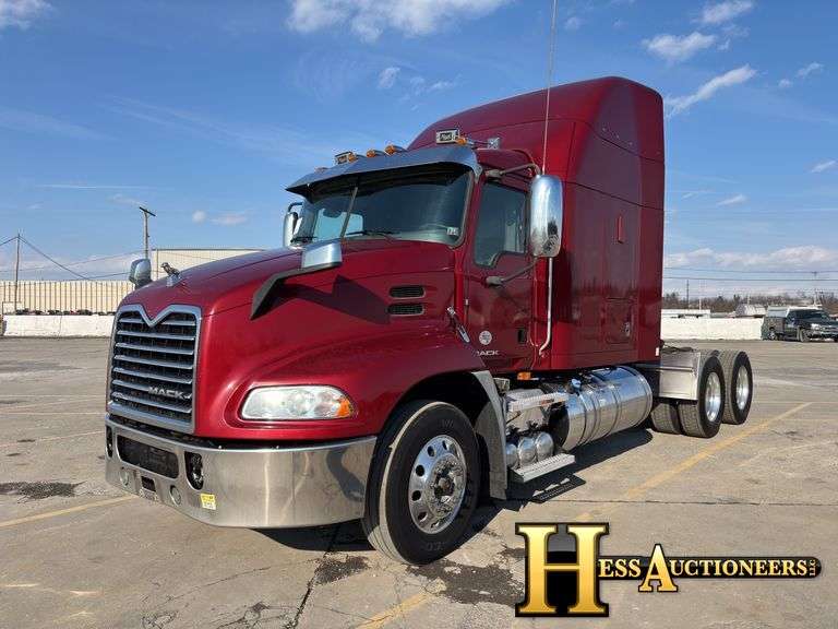 2018 MACK CXU613 T/A SLEEPER - Hess Auctioneers