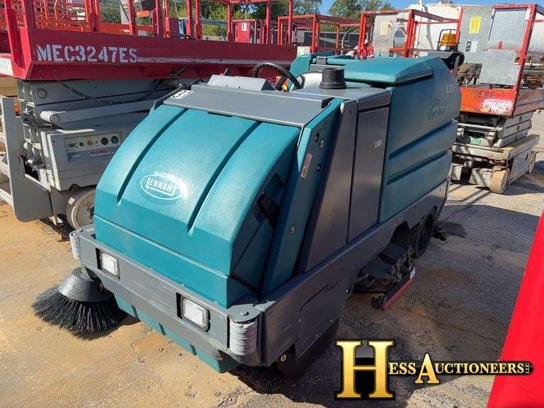 TENNANT 8300 SWEEPER - Hess Auctioneers