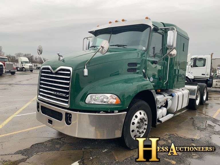 2017 MACK CXU613 T/A SLEEPER - Hess Auctioneers