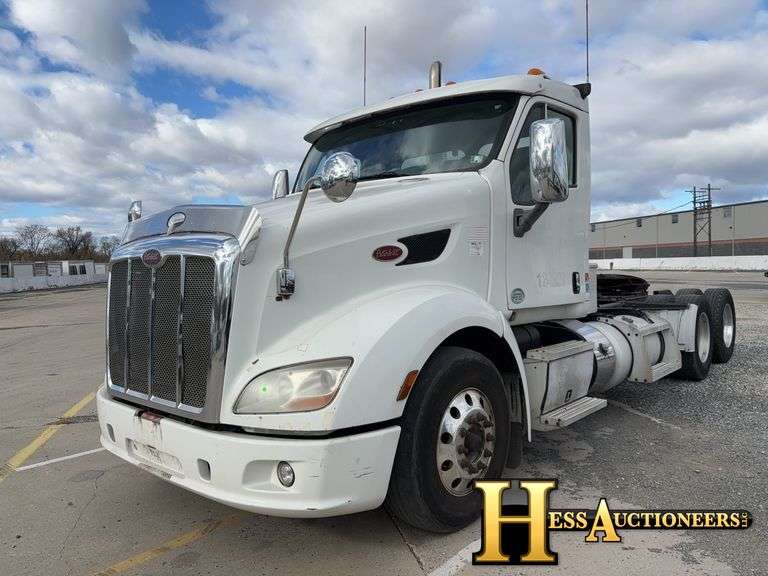 2012 PETERBILT 587 T/A DAYCAB - Hess Auctioneers