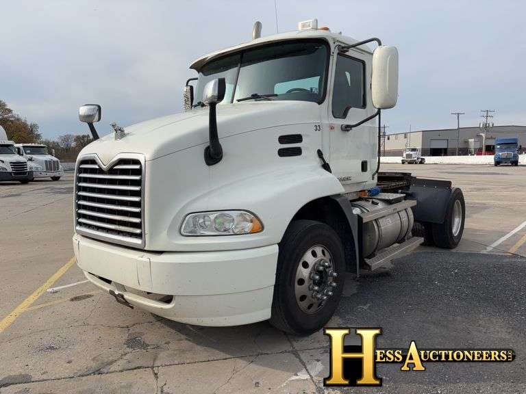 2006 MACK CXP612 S/A DAYCAB - Hess Auctioneers