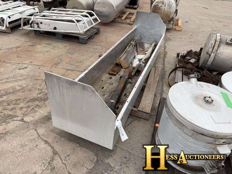ALUMINUM REAR TRAILER COMPONENTS LIFT GATE - Hess Auctioneers