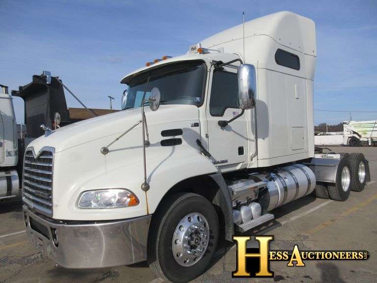 2016 MACK CXU613 T/A SLEEPER - Hess Auctioneers