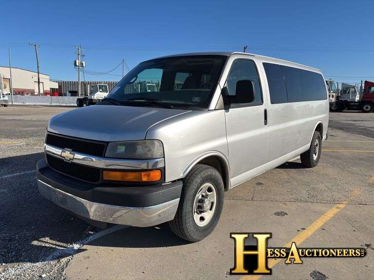 2011 CHEVROLET PASSENGER VAN - Hess Auctioneers