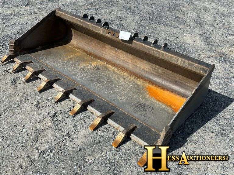 BUCKET WITH TEETH SKID LOADER ATTACHMENT - Hess Auctioneers