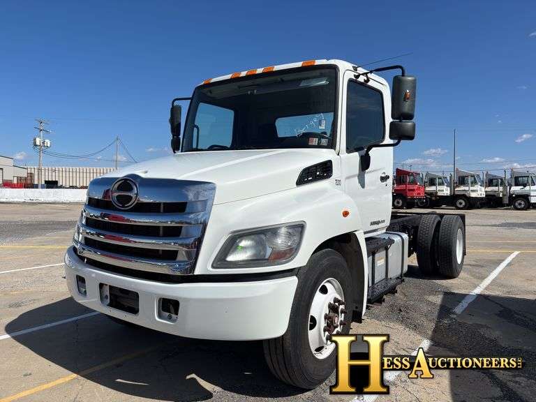 2018 HINO 268 CAB CHASSIS - Hess Auctioneers