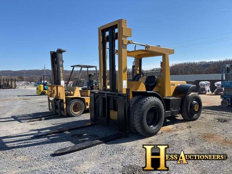 1982 HYSTER H150H FORKLIFT - Hess Auctioneers