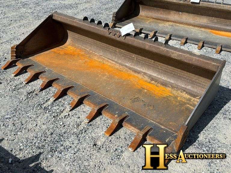 BUCKET WITH TEETH SKID LOADER ATTACHMENT - Hess Auctioneers