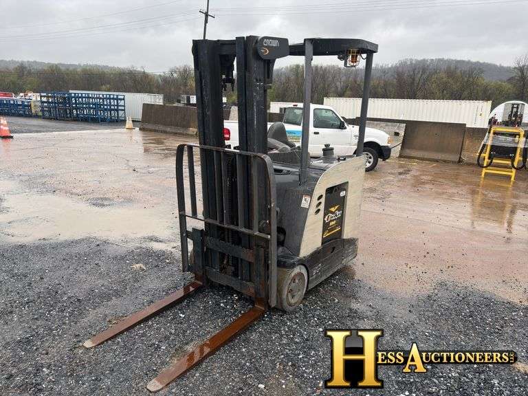 2017 CROWN RC5535-30 FORKLIFT - Hess Auctioneers