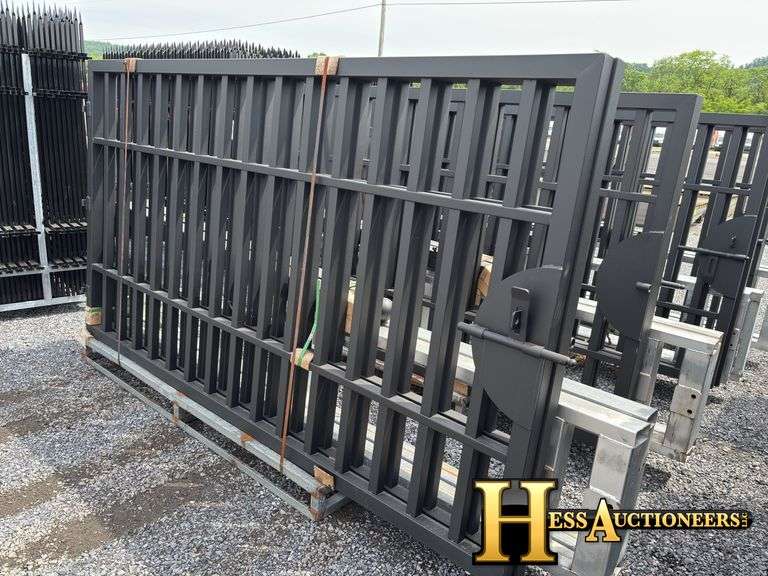 BI-PARTING GATE - Hess Auctioneers