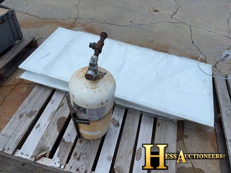 SHOP LIGHTS AND SUPPLIES - Hess Auctioneers