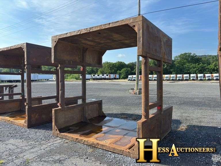 MANHOLE TRENCH BOX - Hess Auctioneers