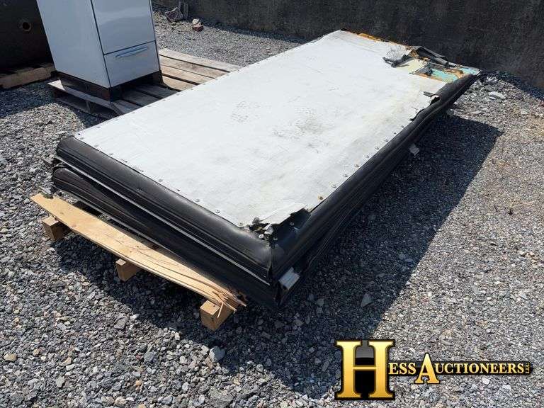 REEFER DOORS - Hess Auctioneers