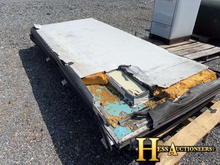 REEFER DOORS - Hess Auctioneers