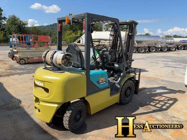 2004 KOMATSU FG25T-14 FORKLIFT - Hess Auctioneers