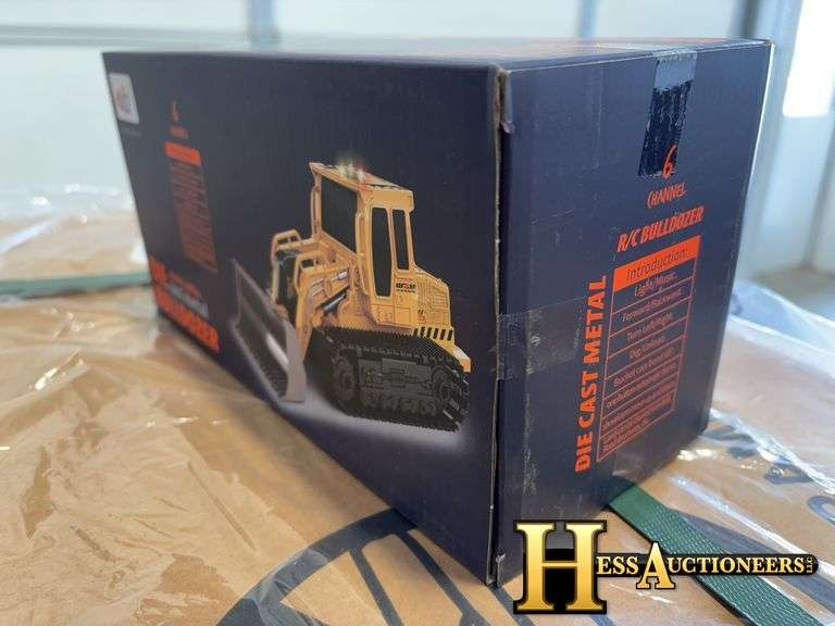 2025 SDLANCH BULLDOZER 690-D2 TOY - Hess Auctioneers