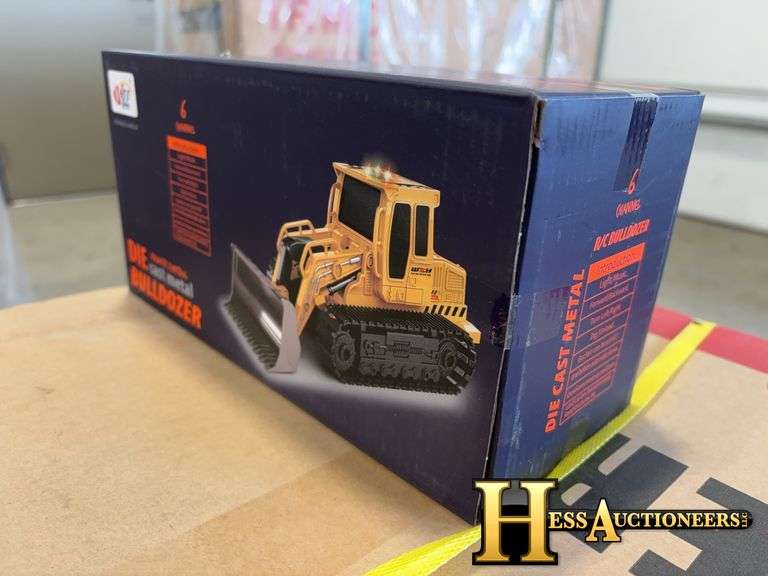 2025 SDLANCH BULLDOZER 690-D2 TOY - Hess Auctioneers
