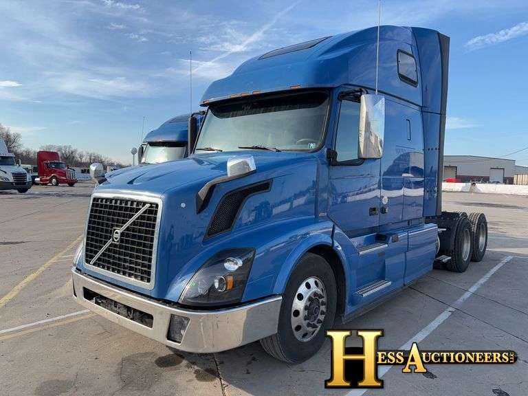 2017 VOLVO VNL64T T/A SLEEPER - Hess Auctioneers