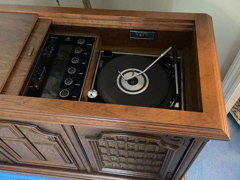 Console Turntable & 8-Track Player - Halfhill Auction Group