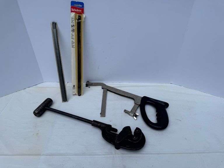 Pipe Cutter and Hacksaw - Halfhill Auction Group