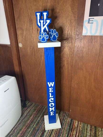 UK Welcome Podium - Halfhill Auction Group