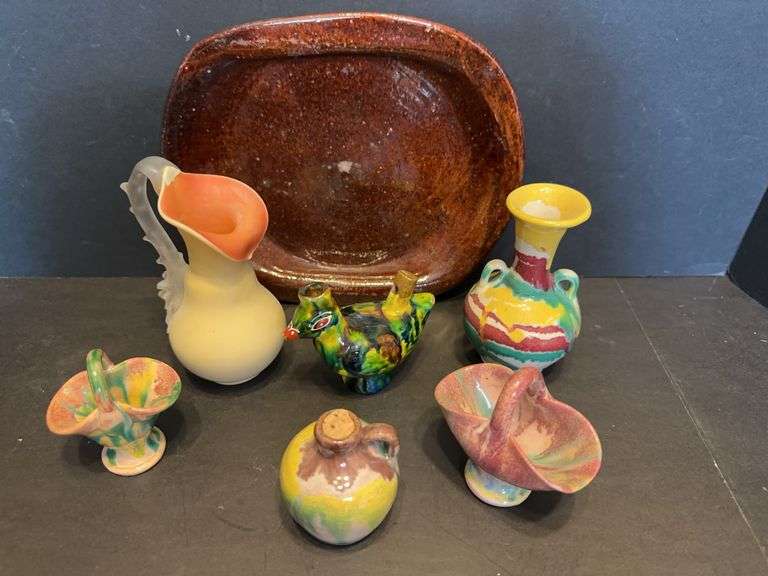 Mix of Multi-Colored Ceramics - Halfhill Auction Group