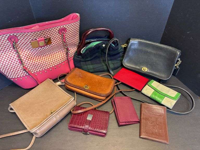 Purses and Wallets - Halfhill Auction Group