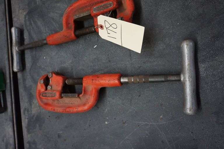 2 Ridgid 2A/202 Heavy Duty Pipe cutters - Hiatt Auction LLC