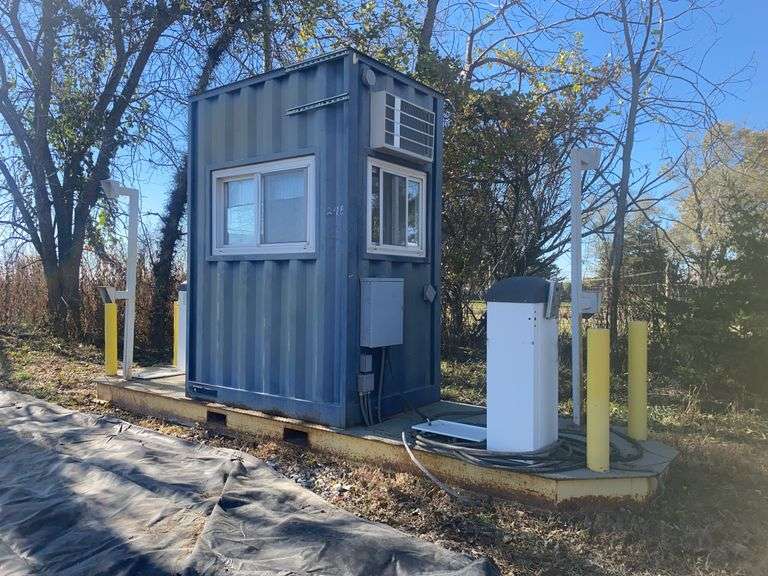 Guard Shack w/ HY security gate system - Hiatt Auction LLC