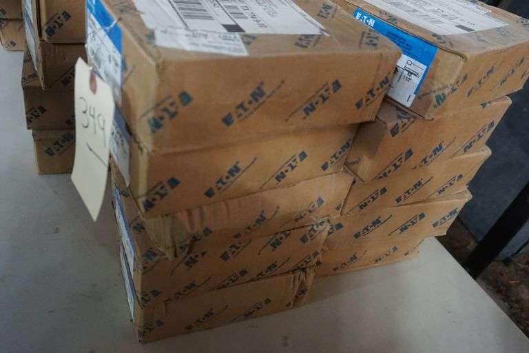 10 bx Eaton LL57 Condulet 2 per bx 1-1/2" - Hiatt Auction LLC