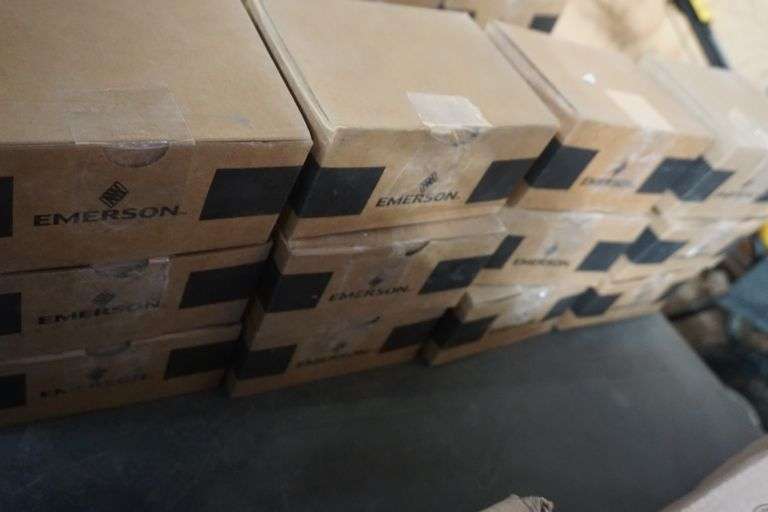12 Bx Emerson APPFD2100 Gang Covers - Hiatt Auction LLC